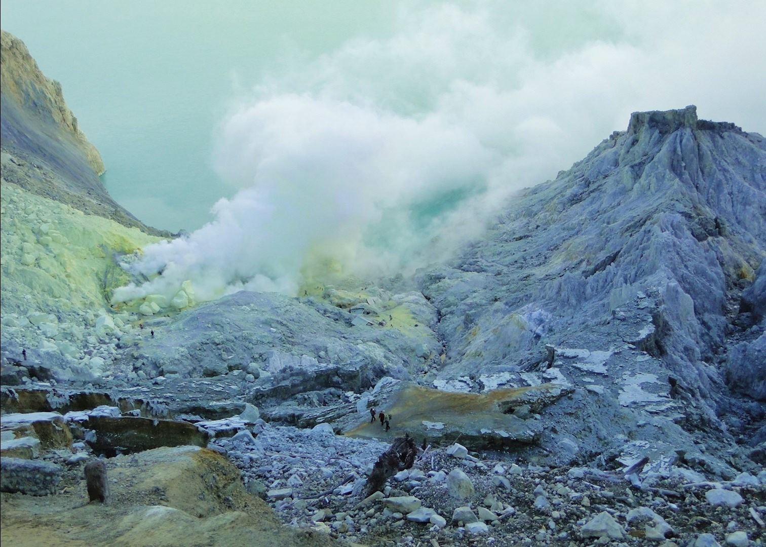 Trek up to the Ijen crater | Audley Travel